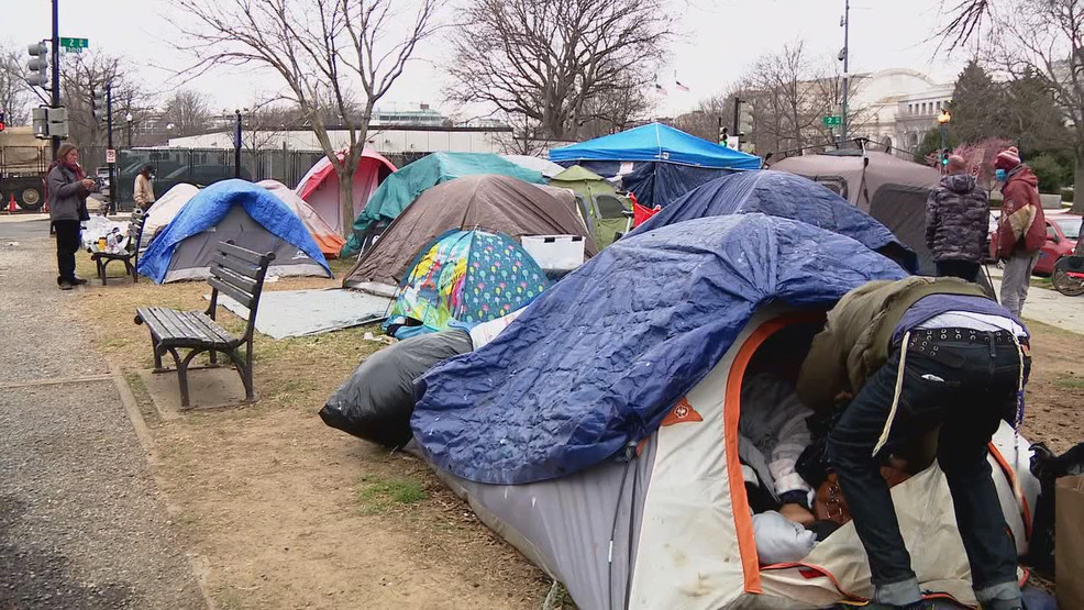 'We cannot force people ... into a shelter.' DC copes with homelessness ...