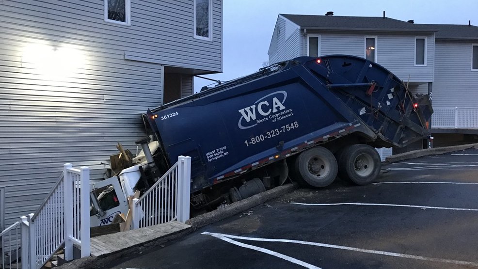 Garbage truck crashes into condos at Lake Ozark | KRCG