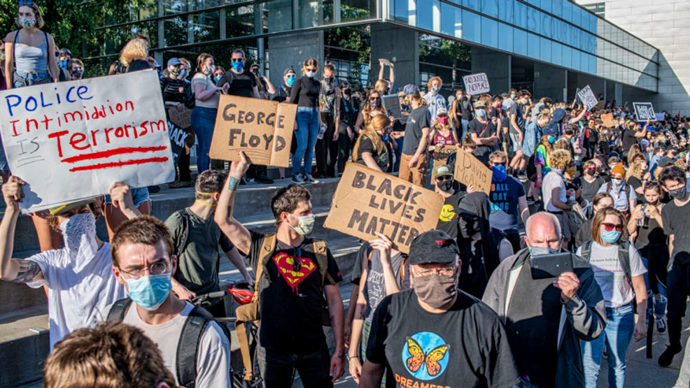 More than 1,000 protested at federal courthouse in Eugene Tuesday ...